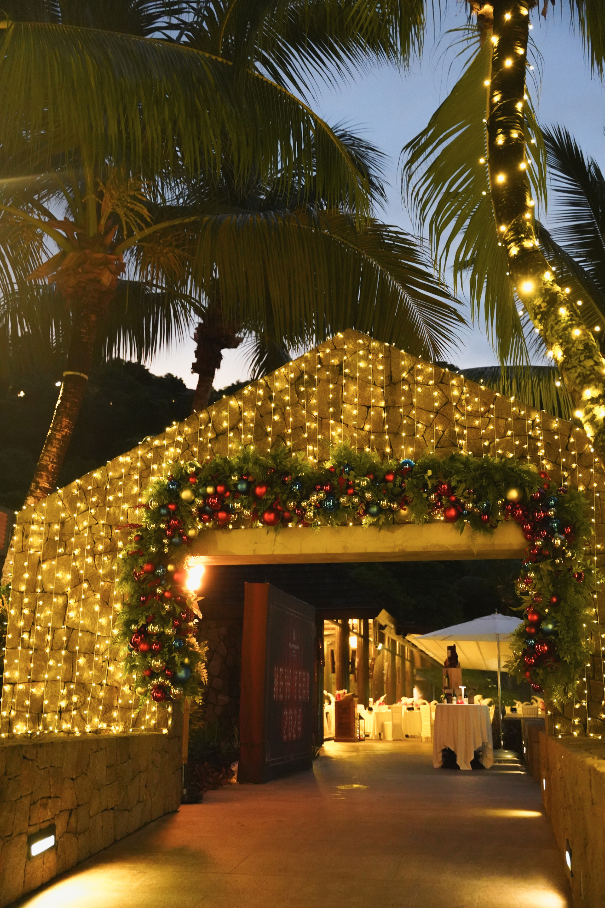 Retro Revelry Lights Up Four Seasons Resort Seychelles This Festive Season