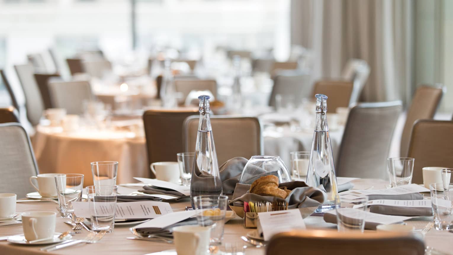 Toronto Luxury Hotel Photos & Videos | Four Seasons Hotel Toronto