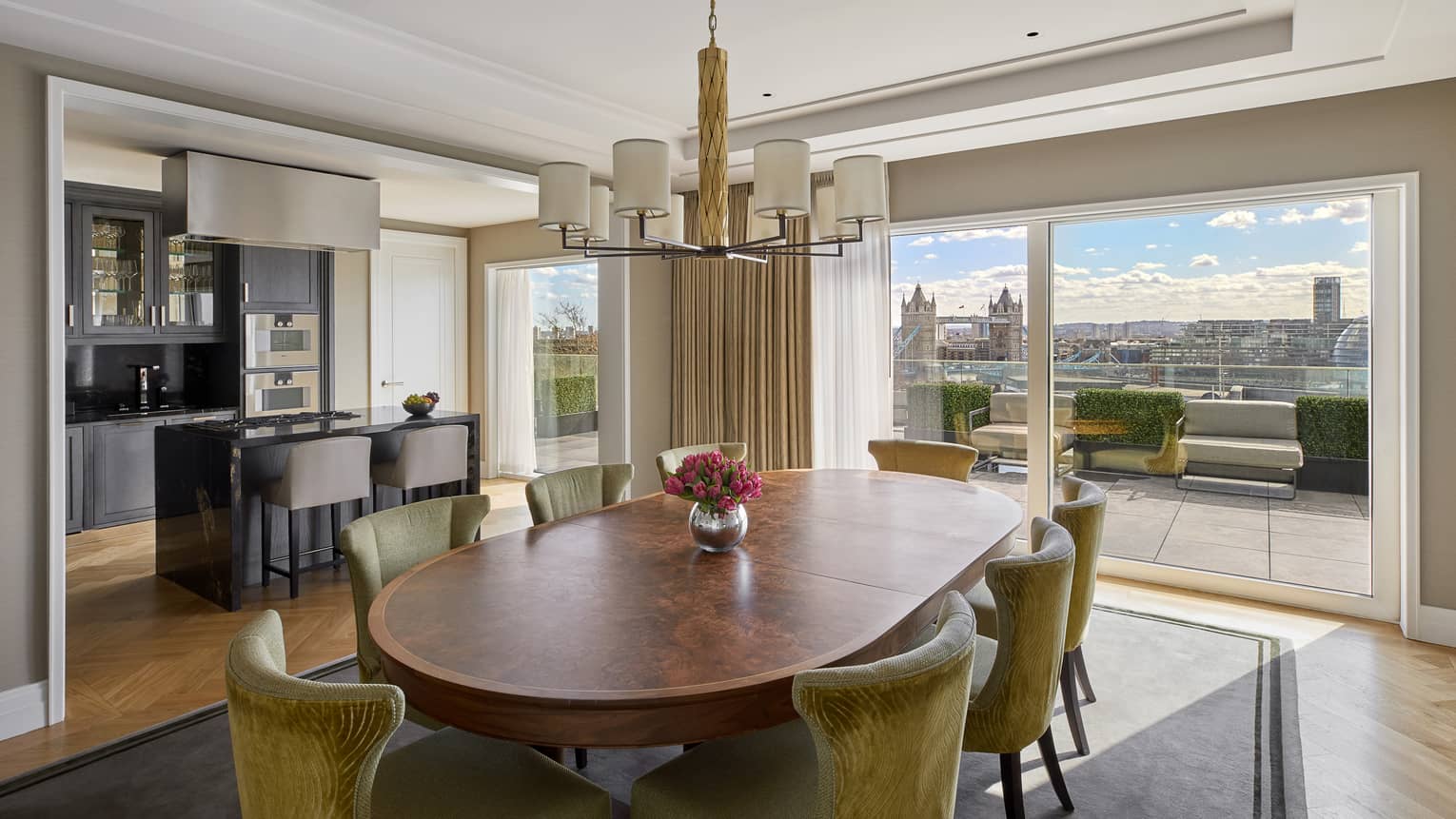 Luxury Hotel Tower Bridge | Four Seasons Ten Trinity Square