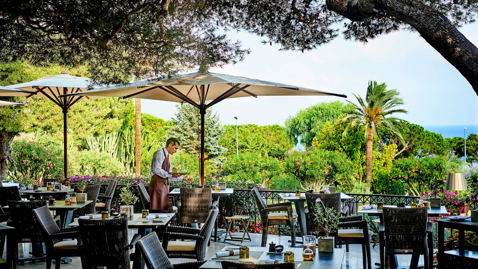 Al Fresco Restaurant in Cap-Ferrat | La Veranda at Four Seasons Hotel