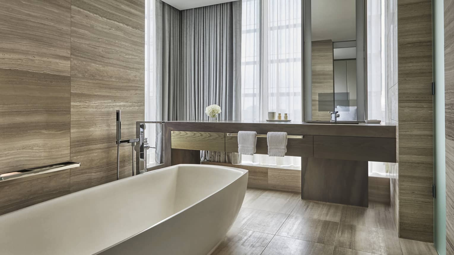 Deluxe Corner One-Bedroom Suite | Four Seasons Hotel Toronto