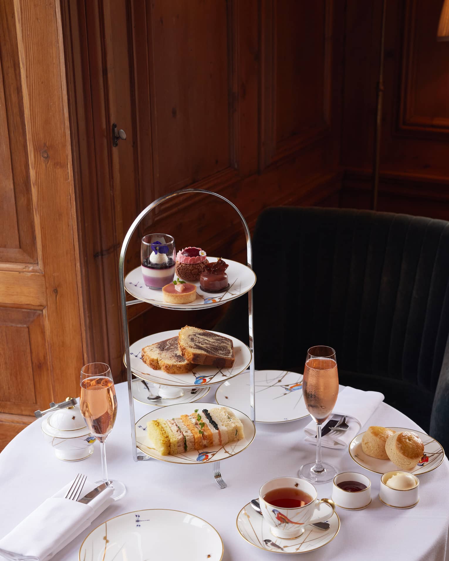 Hampshire Fine Dining | Restaurants, Bar & Tea Lounge | Four Seasons