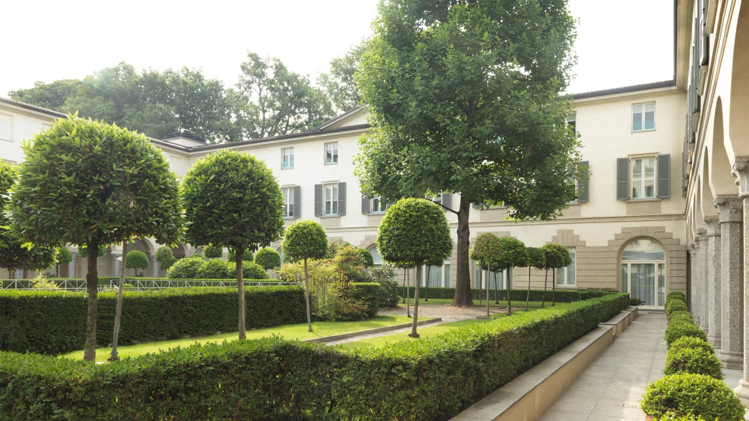 Luxury Hotel Milan | 5-Star Downtown Hotel | Four Seasons Milano