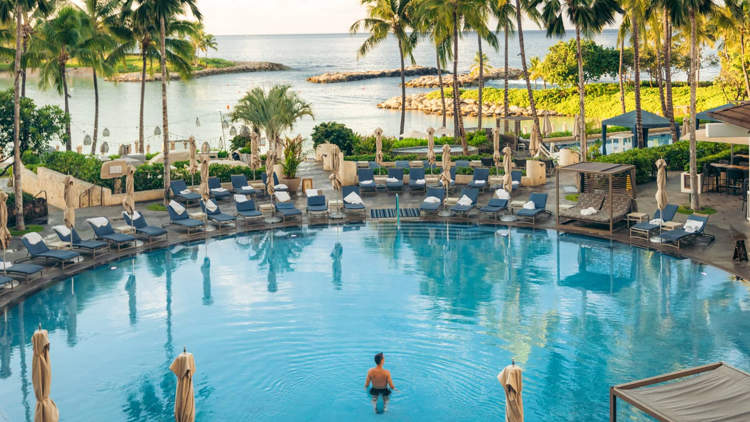 Oahu Infinity Swimming Pool | Four Seasons Resort Oahu at Ko Olina
