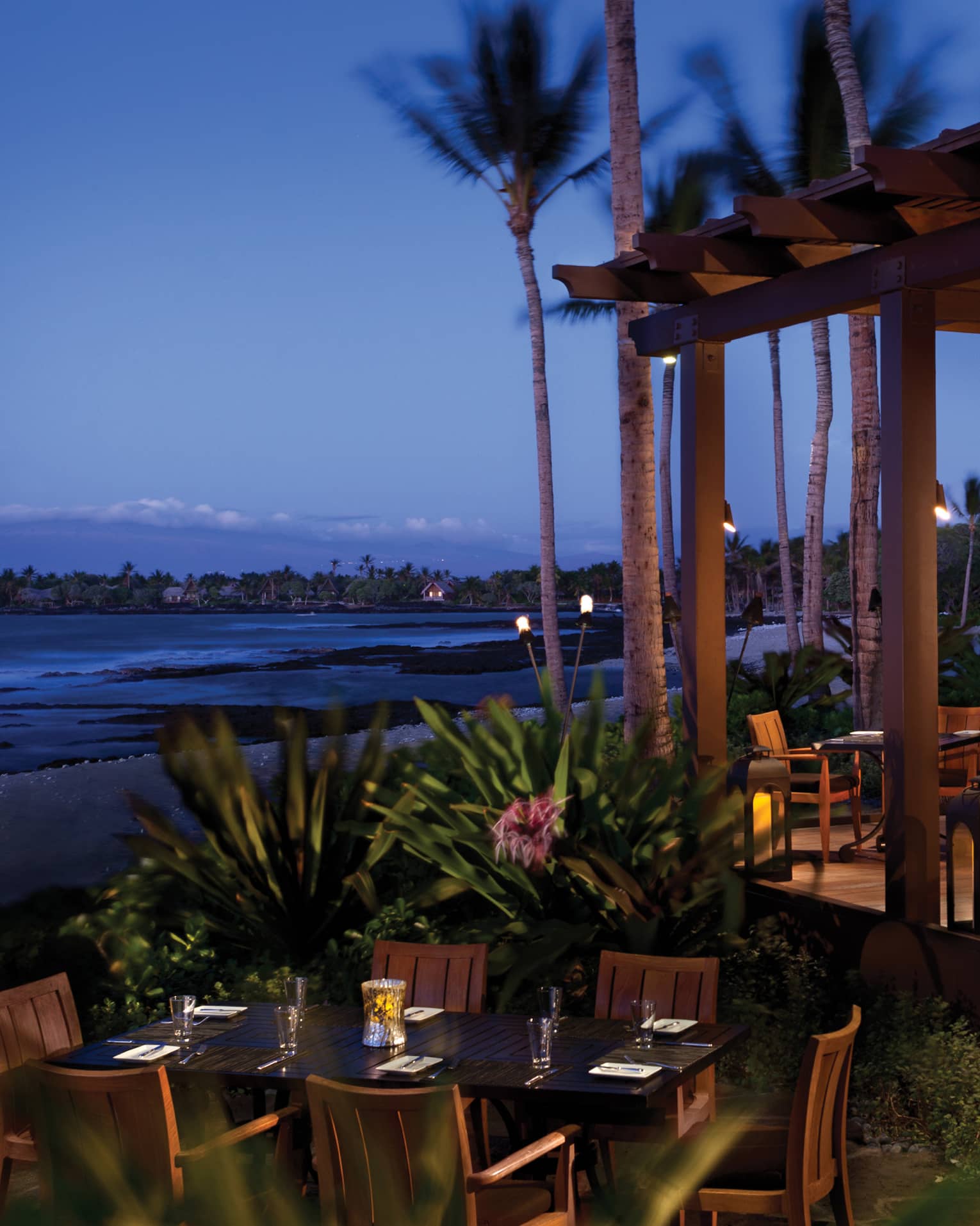 Restaurants in Kona | Ocean-Side Lounges | Four Seasons Hualalai