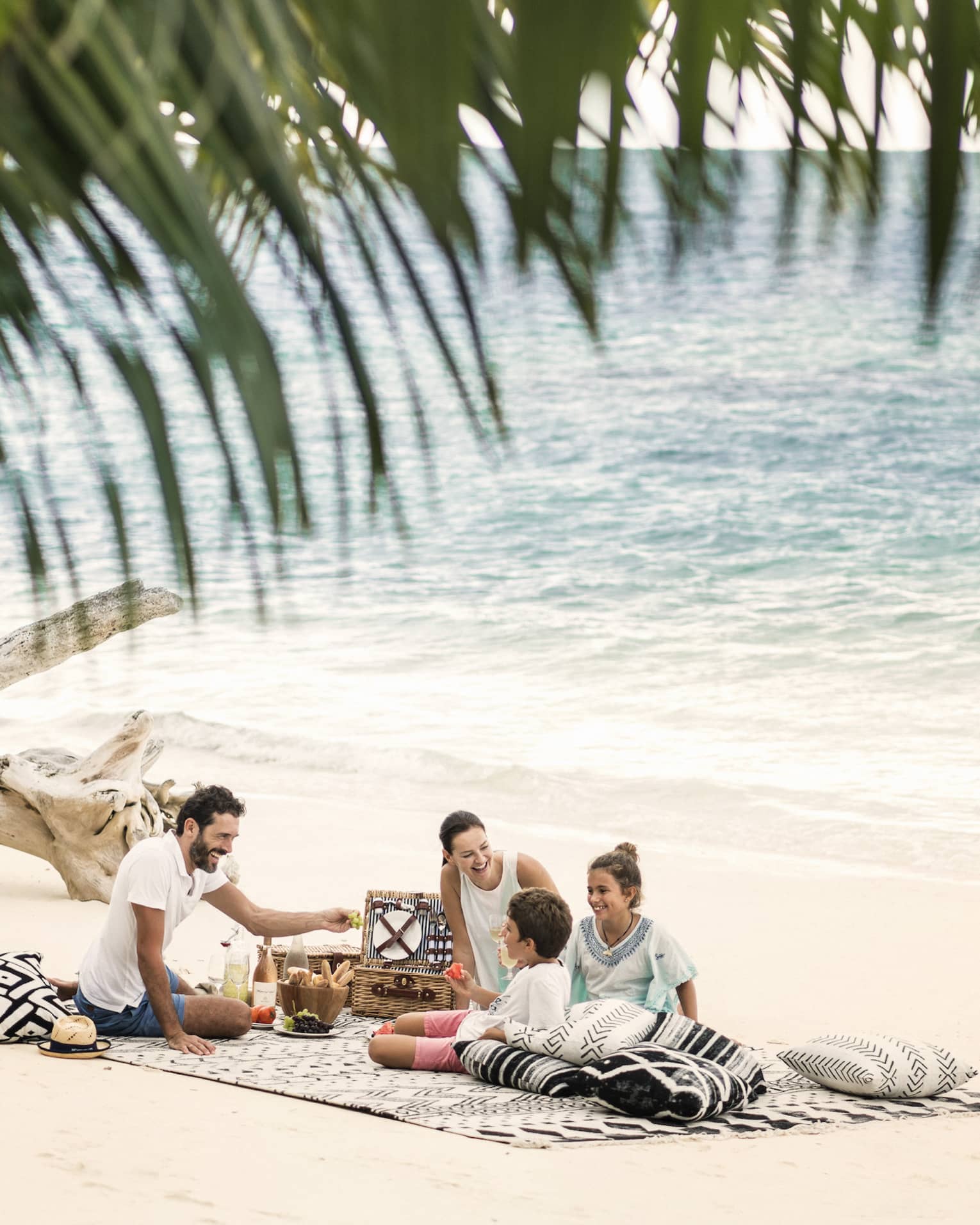 Surfside Restaurants | Fine Dining at Four Seasons the Surf Club