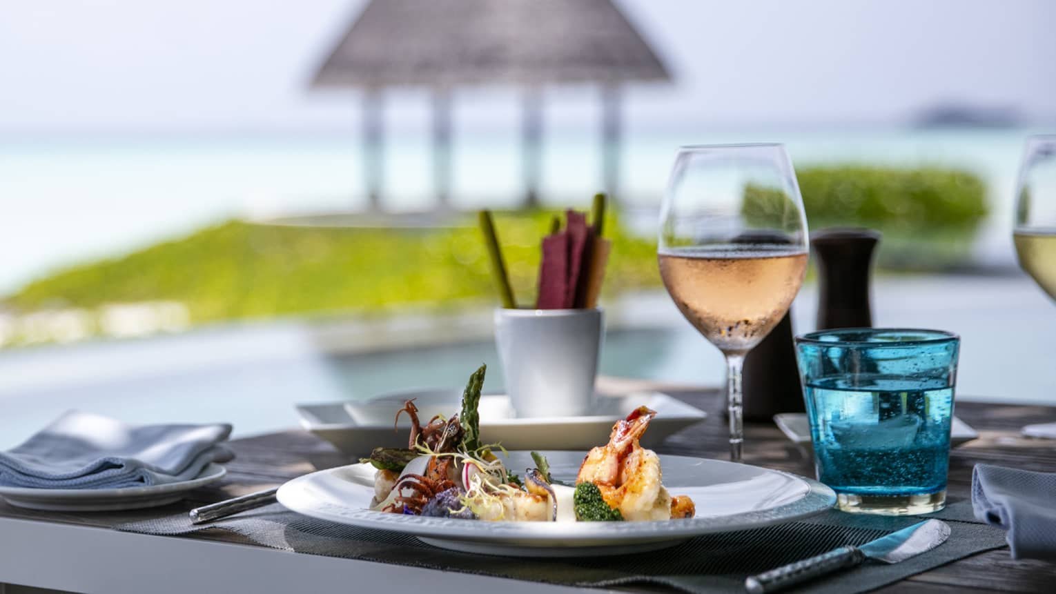 Maldives Restaurants & Bars | Fine Dining | Four Seasons Kuda Huraa
