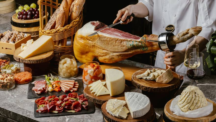 Four Seasons Hotel Hong Kong | All Day Dining | Gallery