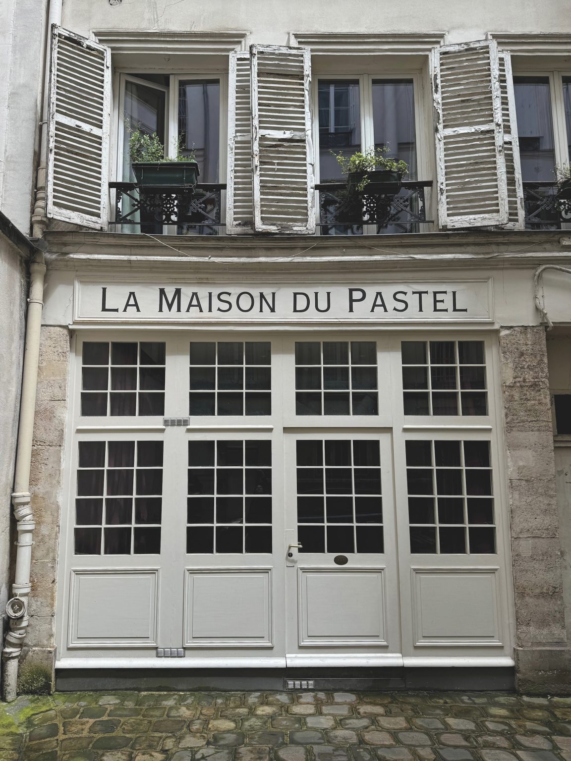 Maison du Pastel in Paris: A Centuries-Old House of Color